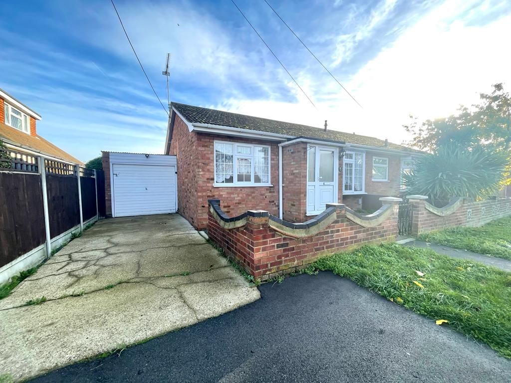 1 Bed Semi Detached Bungalow For Sale In Borrett Avenue Canvey Island