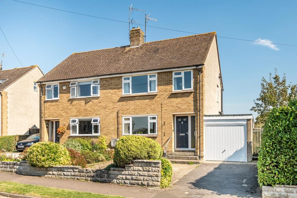 3 Bed Semi Detached House For Sale In Orchard Way Witney Ox28 £