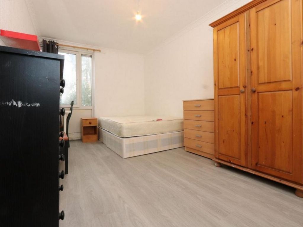 Room to rent in Royal Victor Place, Old Ford Road, London E3, £910 pcm ...