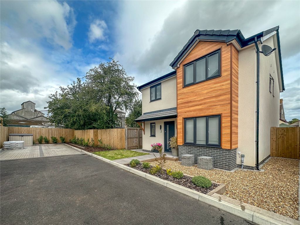 4 bed detached house for sale in Faye Close, Warmley, Bristol BS30, £ ...