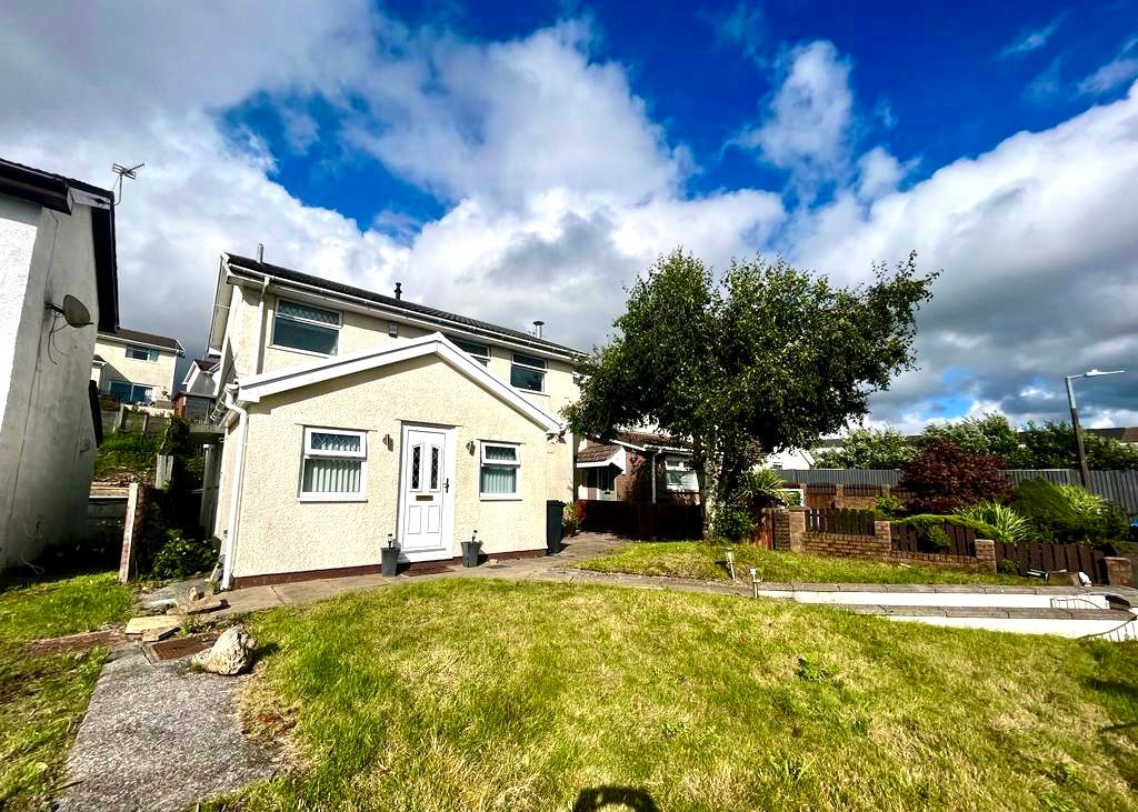 3 Bed Detached House For Sale In Brecon Rise Pant Merthyr Tydfil Cf48