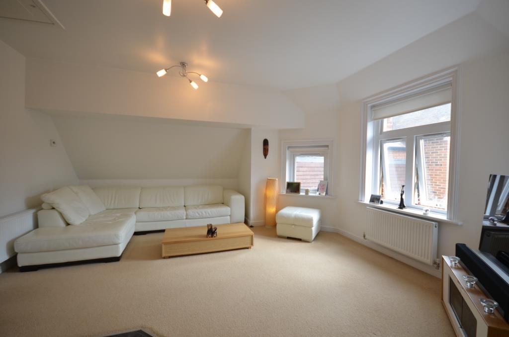 2 bed flat to rent in Silas Court, Lockhart Road, Watford ...