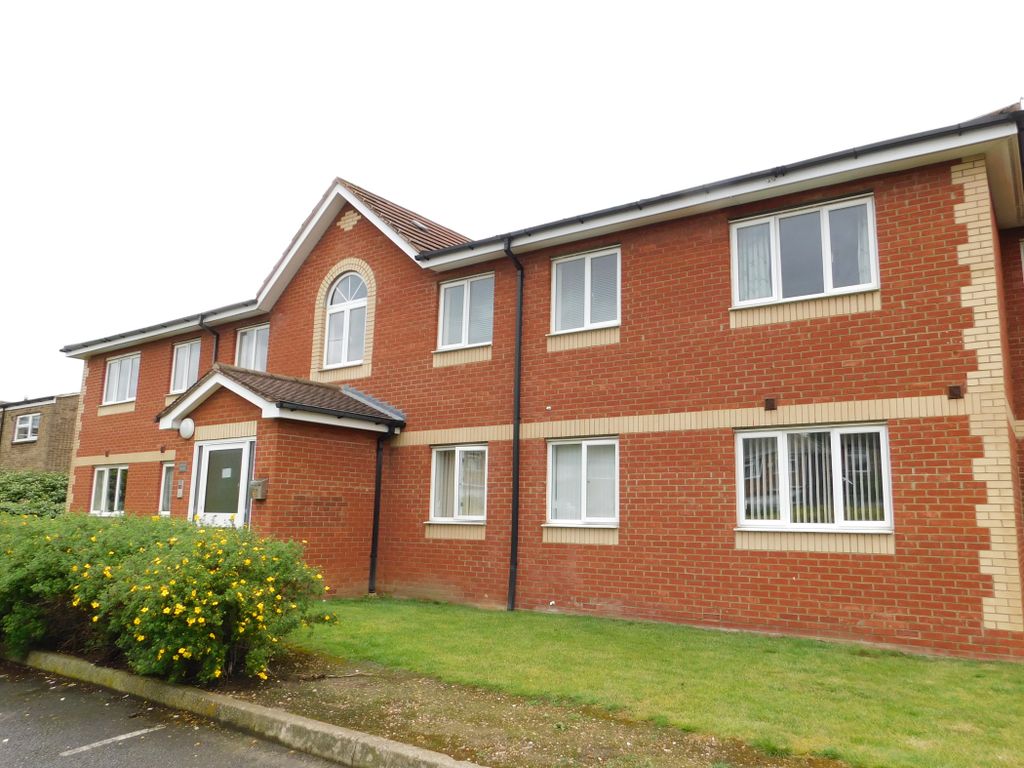 2 bed flat to rent in Peterhouse Close, Peterborough PE3, £795 pcm - Zoopla