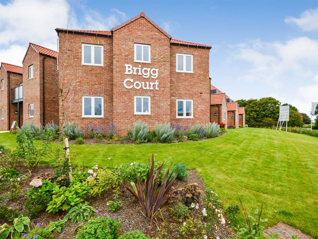 1 bed flat for sale in Brigg Court, Chantry Gardens, Filey YO14, £ ...