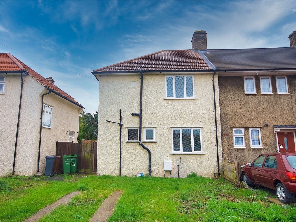 3 Bed End Terrace House For Sale In Bennetts Castle Lane Dagenham