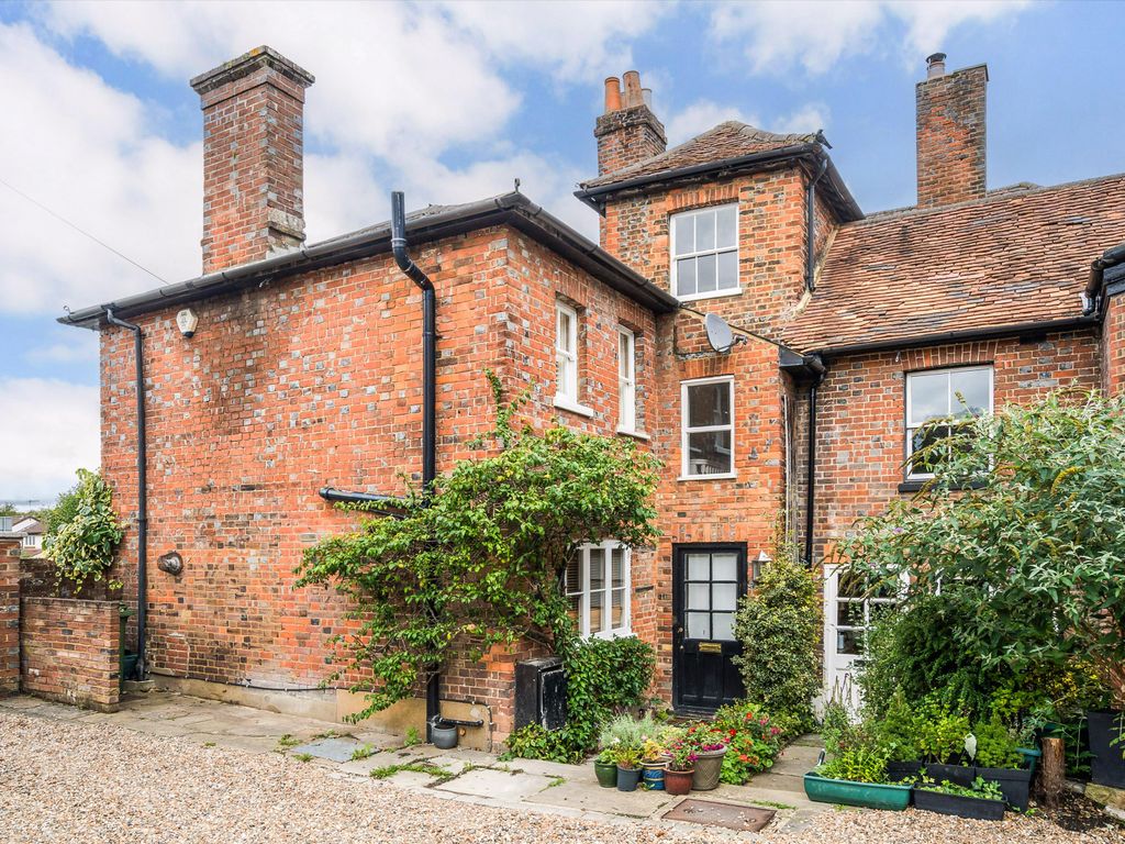 4 Bed Link Detached House For Sale In Darrs Lane Northchurch