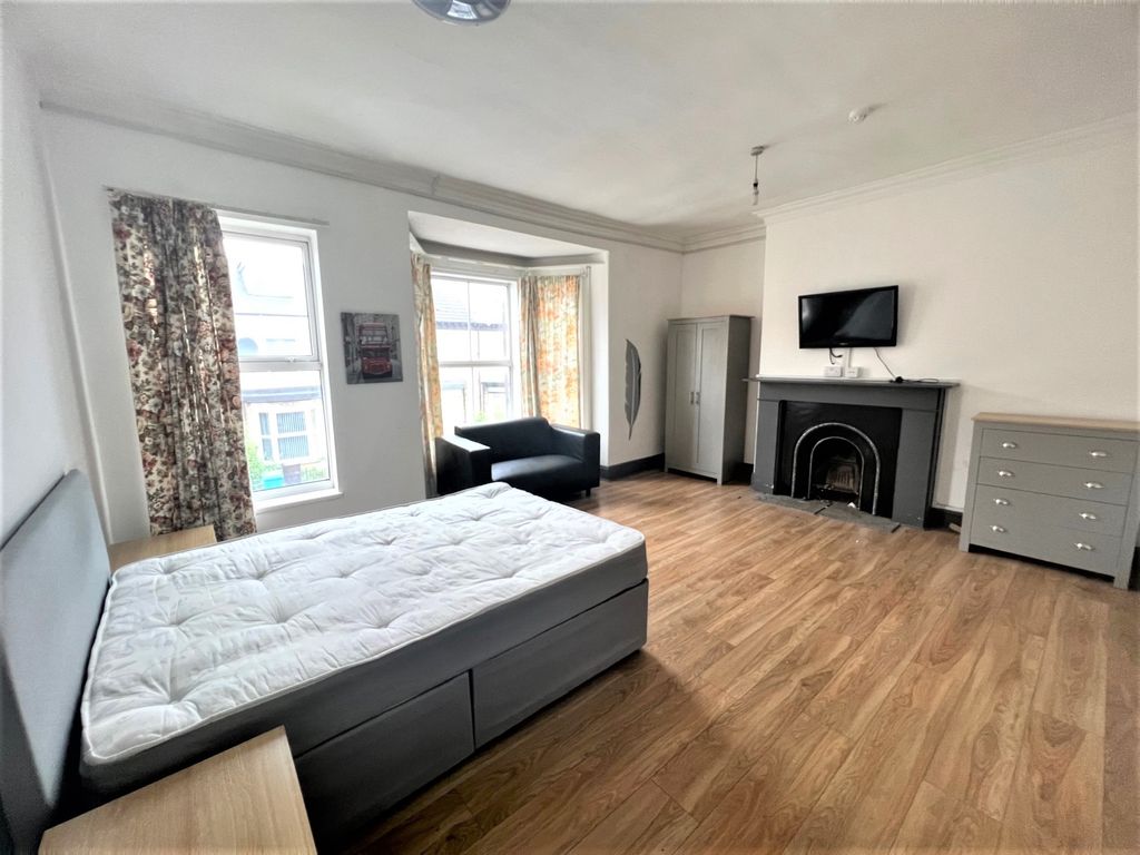 Room to rent in De Grey Street HU5, Hull, - Zoopla