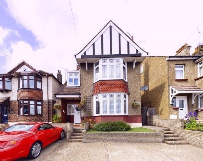 4 Bed Detached House For Sale In Frindsbury Hill Rochester Me2 £