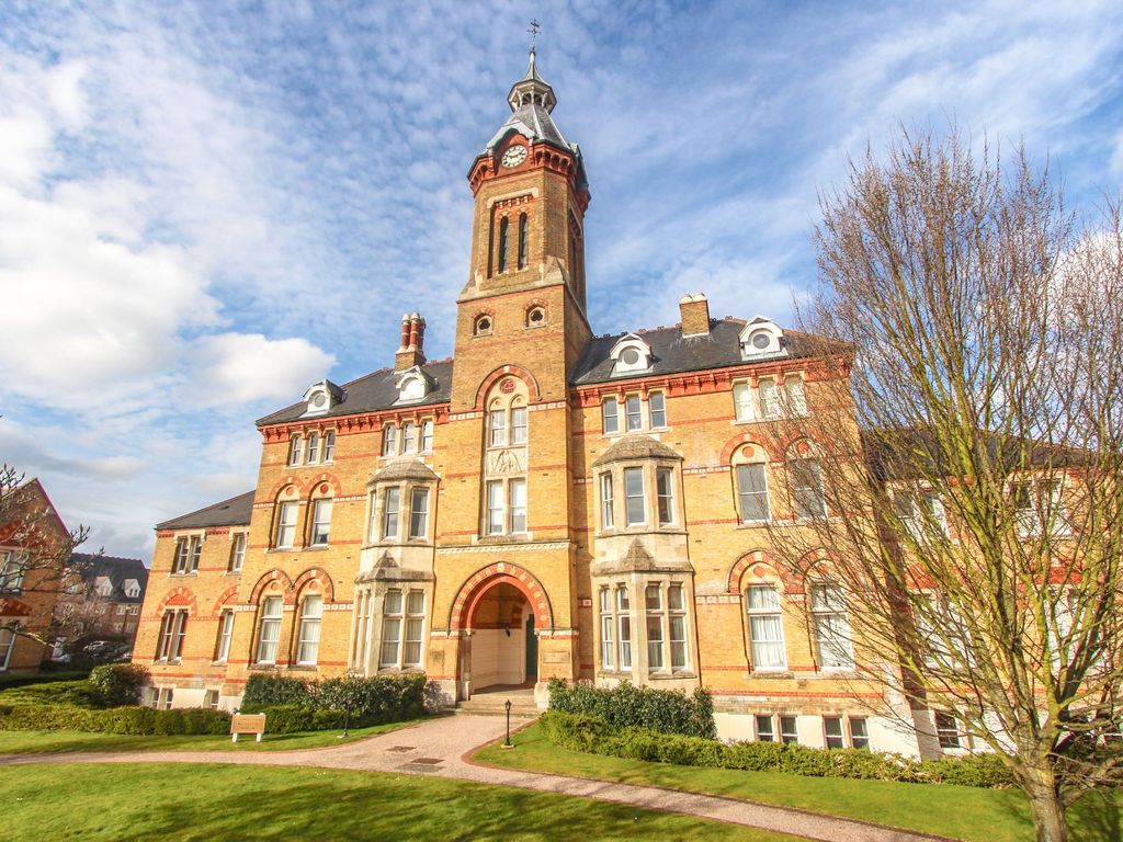 2 bed flat to rent in Elizabeth House, Exeter Close, Watford ...