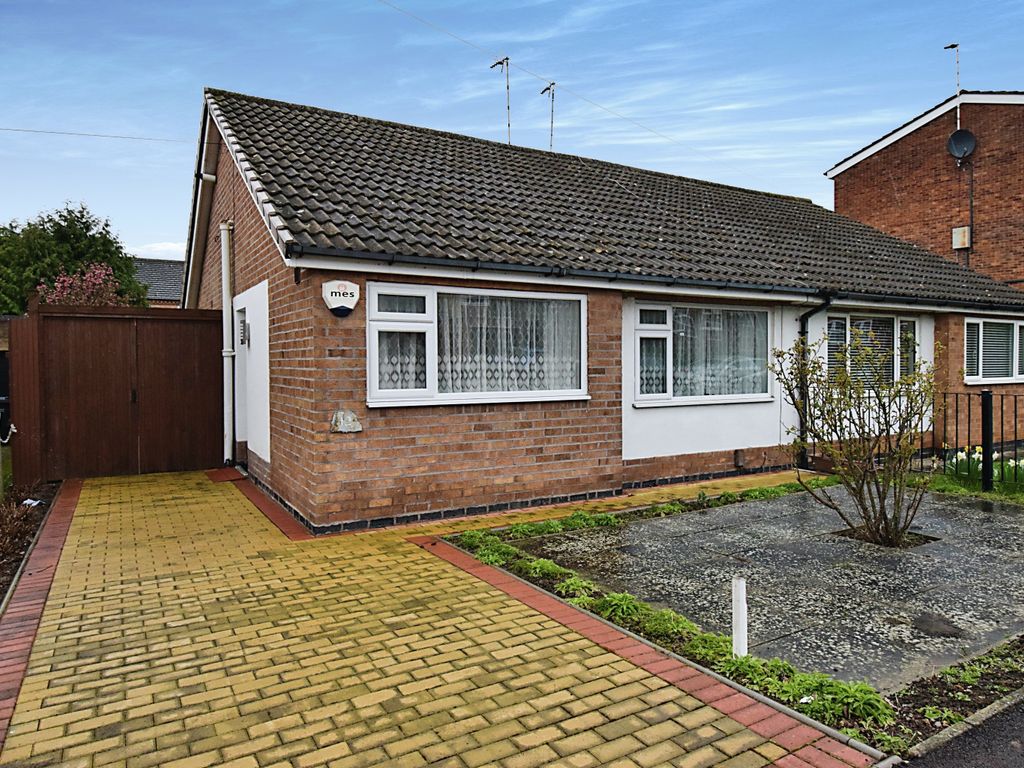 2 Bed Bungalow For Sale In Godwin Avenue Wigston Leicestershire Le18