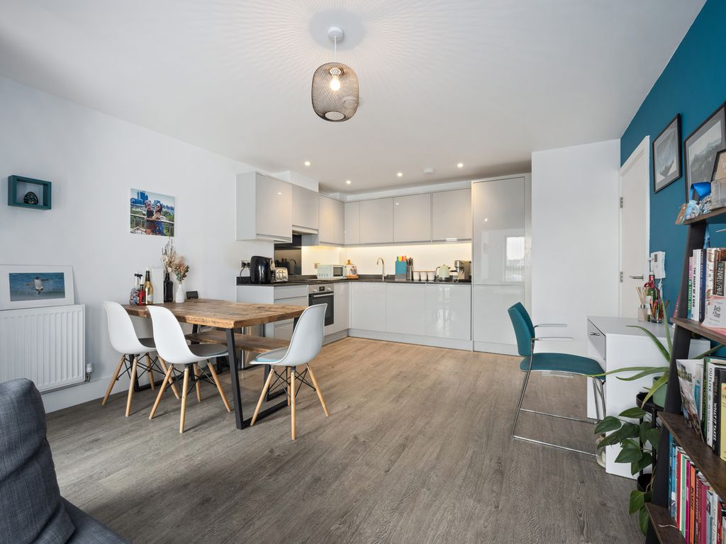 1 bed flat for sale in Green Side Views, Hackbridge, Surrey CR4, £ ...