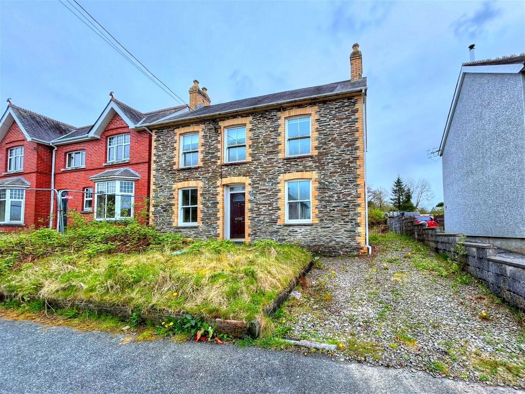 3 bed detached house for sale in Glynfaes, Pencader SA39, £160,000 - Zoopla