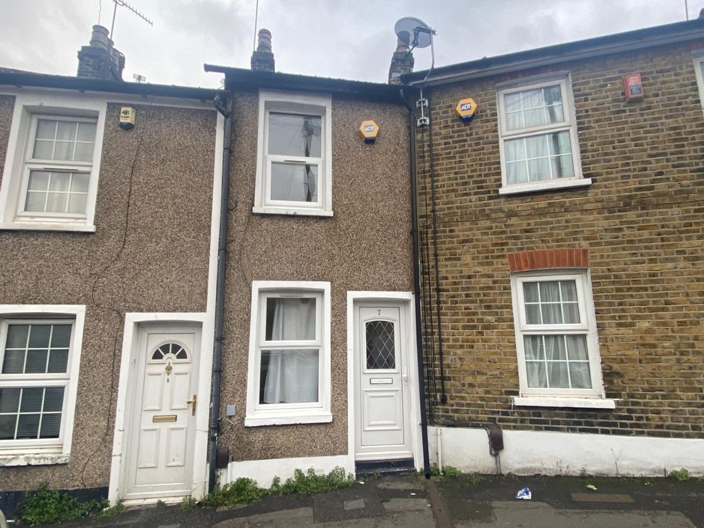 2 bed terraced house to rent in Empress Road, Gravesend, Kent DA12, £1,300 pcm - Zoopla