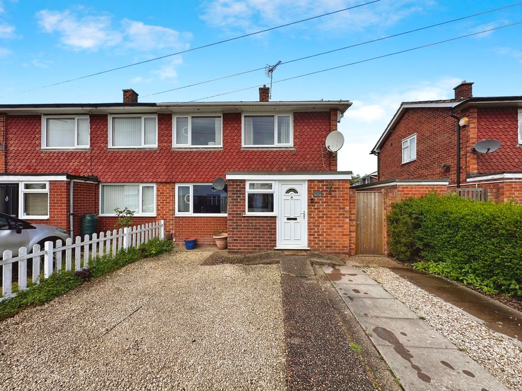 3 Bed Semi Detached House To Rent In Dellfield Avenue Lincoln Ln6 £