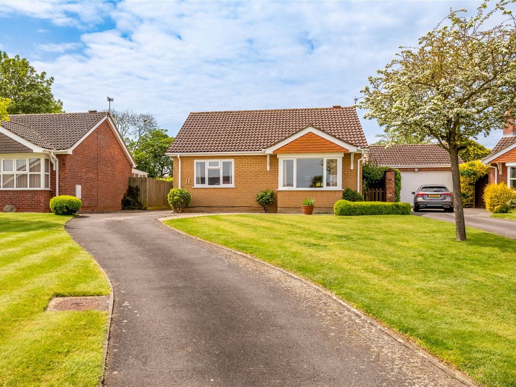 2 Bed Bungalow For Sale In 11 Jessop Close Cherry Willingham Lincoln