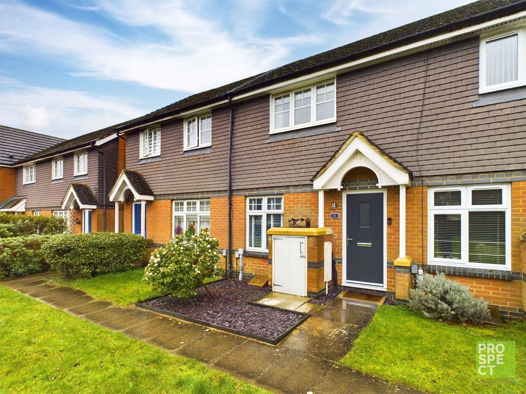 2 Bed Terraced House For Sale In Pakenham Road Bracknell Berkshire