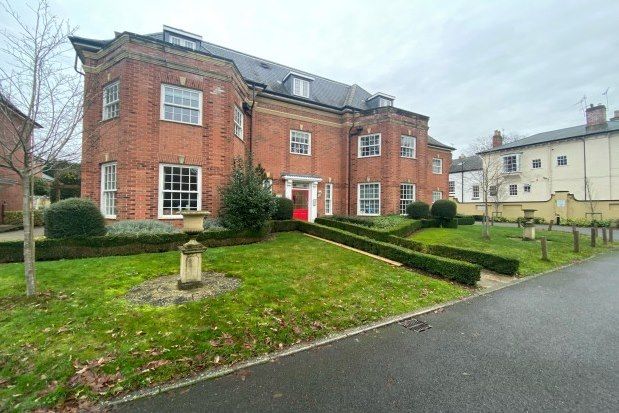 2 bed flat to rent in John Cullis Gardens, Leamington Spa CV32, £1,300 ...