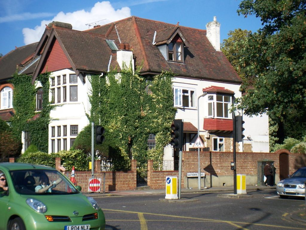 1 bed flat to rent in Green Lanes, London N13, £1,350 pcm - Zoopla