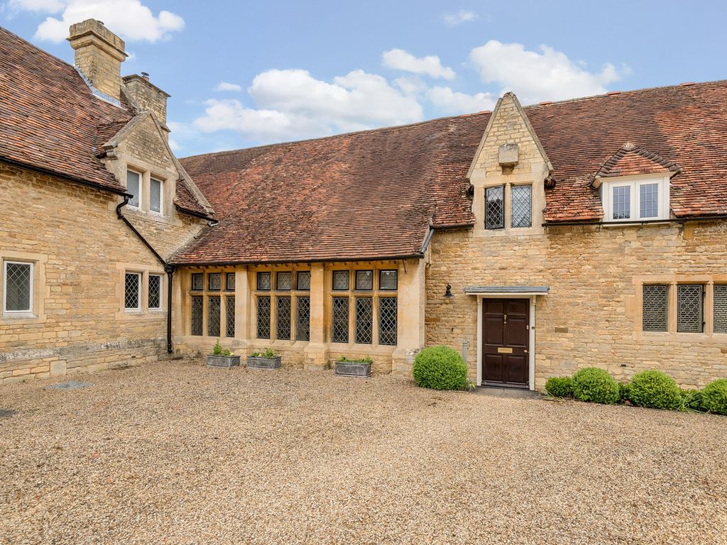 5 bed town house for sale in Gayhurst Court Mews, Newport Pagnell MK16 ...