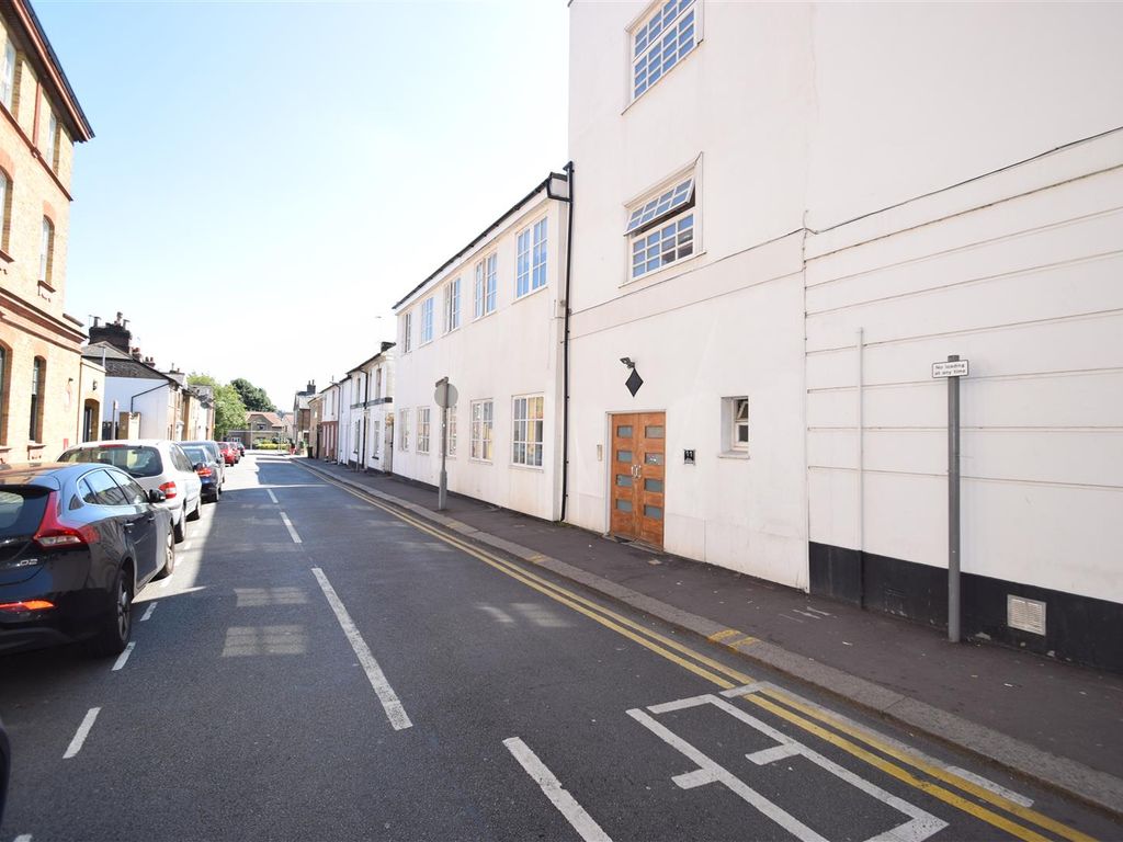 2 bed flat to rent in St. Marys View, King Street, Watford WD18, £1,500 ...