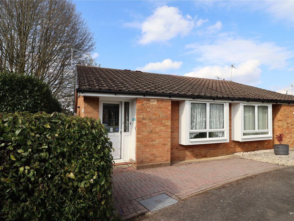 2 bed bungalow for sale in Woking, Surrey GU21 - Zoopla