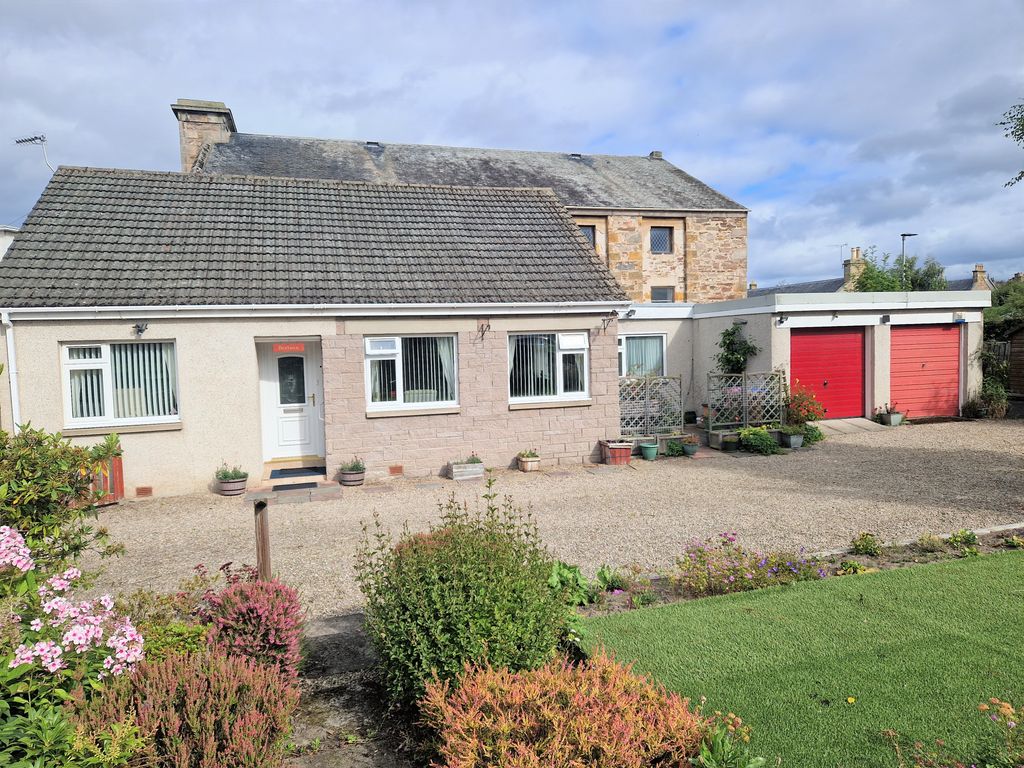 3 Bed Detached Bungalow For Sale In Orchard Road Forres Iv36 £147 500
