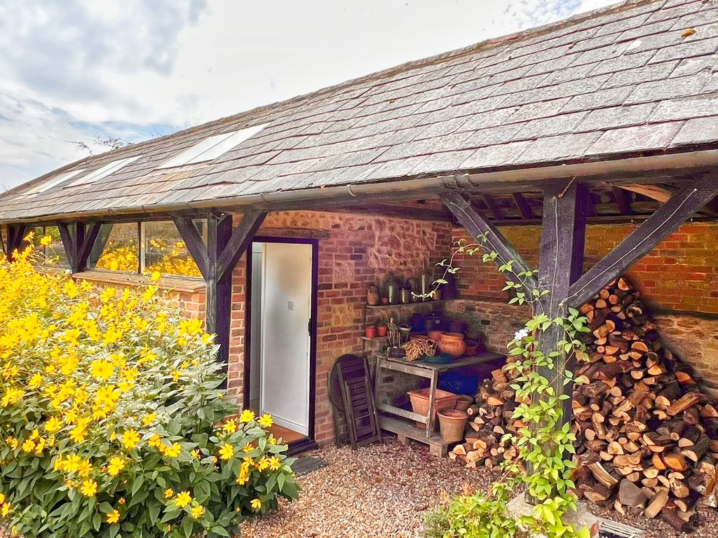 Studio to rent in Slade Lane, Rogate, Petersfield GU31, £700 pcm - Zoopla