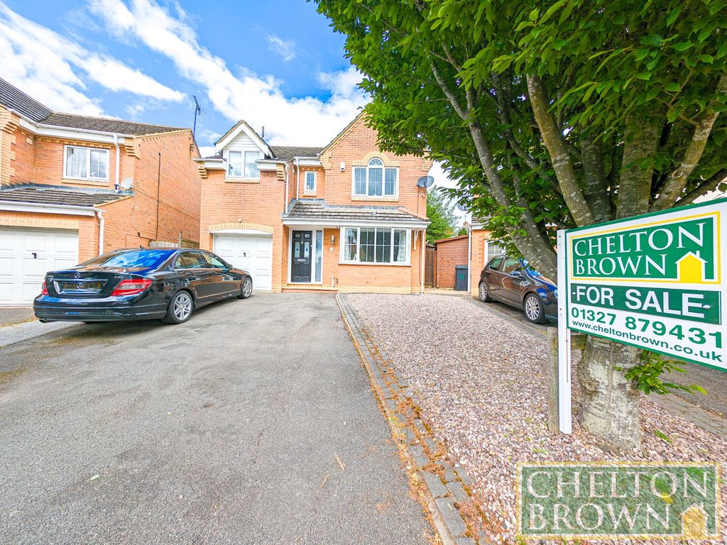 4 bed detached house for sale in Preston Drive, Daventry ...