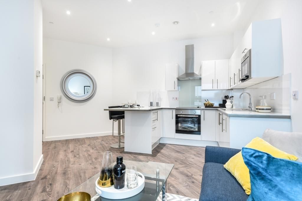 2 bed flat to rent in Wellesley Road, Croydon CR0, £1,700 pcm - Zoopla