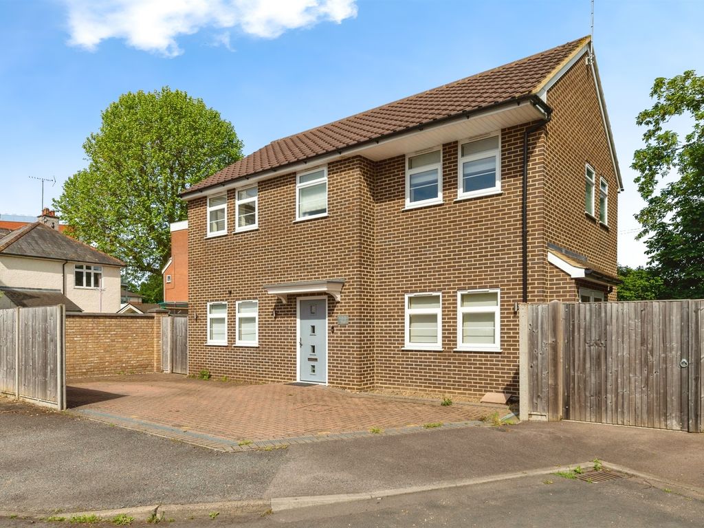 3 bed detached house for sale in Burleigh Mead, Hatfield AL9, £675,000 ...