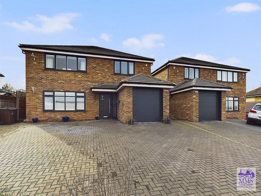 4 Bed Detached House For Sale In Lower Rainham Road Gillingham Me7 £