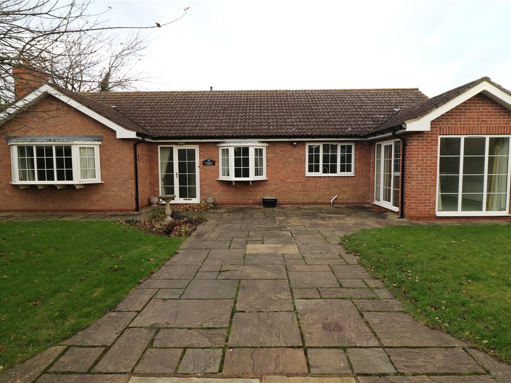 3 bed bungalow to rent in South Street, West Butterwick, Scunthorpe ...