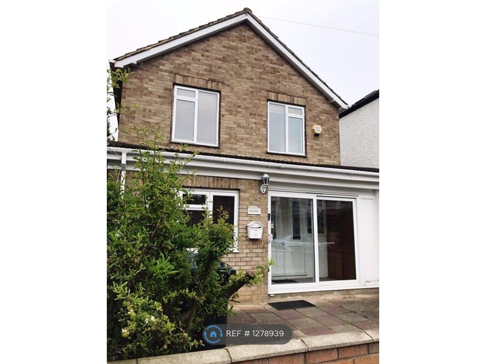 5 bed detached house to rent in Westbourne Avenue, London W3 - Zoopla