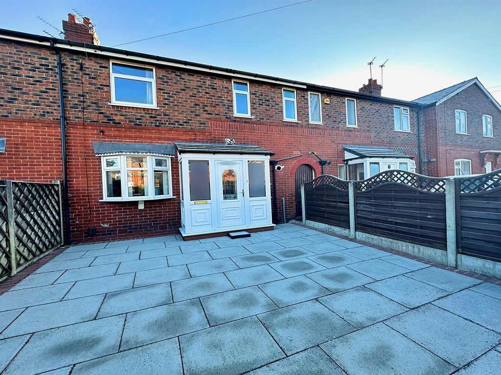 3 bed terraced house to rent in Sefton Crescent, Sale M33, £1,400 pcm - Zoopla