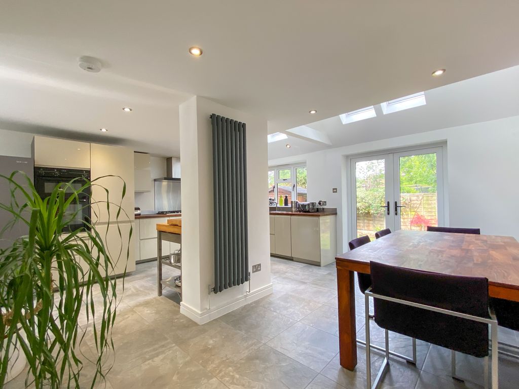 2 bed semi-detached bungalow for sale in Oak Lane, Woking GU22 - Zoopla