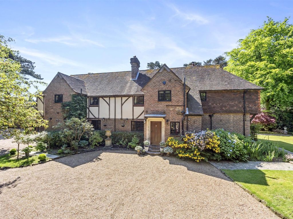 6 Bed Detached House For Sale In Goldsmiths Avenue Crowborough Tn6 £