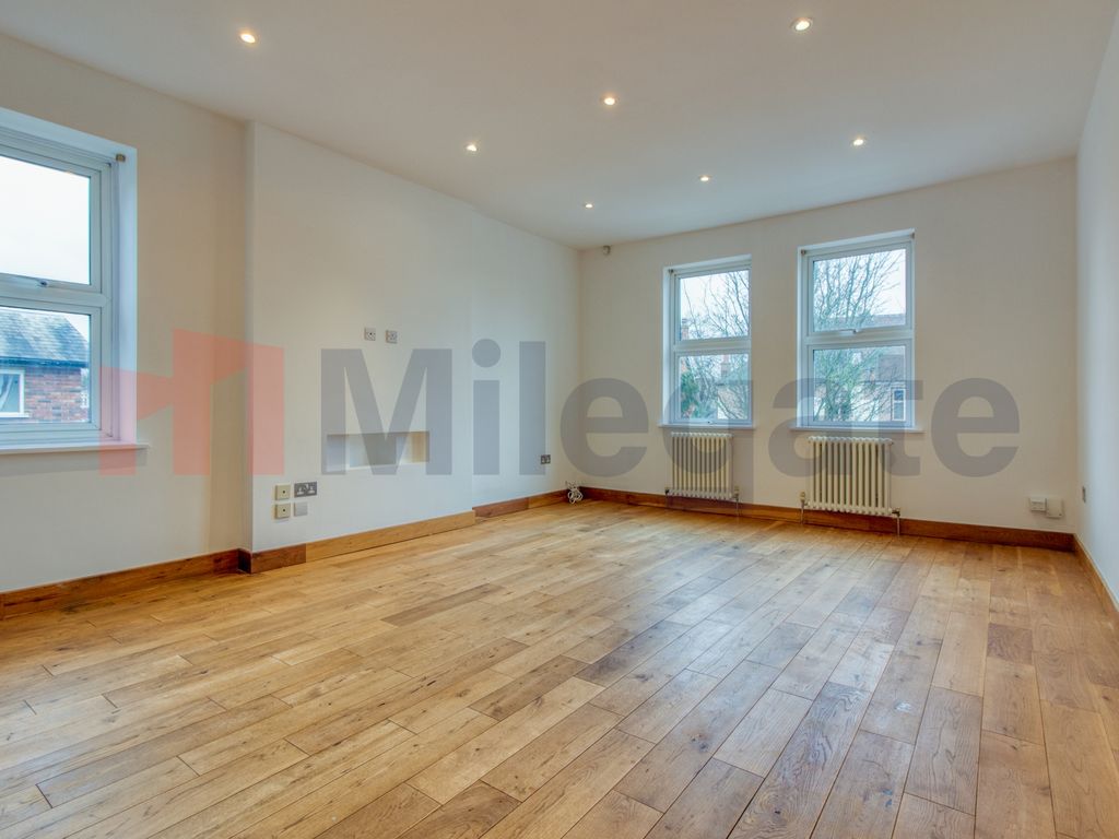 2 bed flat to rent in Lake Avenue, Bromley BR1, £1,750 pcm - Zoopla