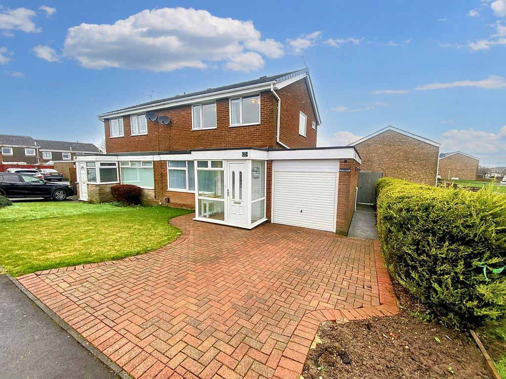 3 Bed Semi Detached House For Sale In Newlyn Drive Cramlington Ne23 £