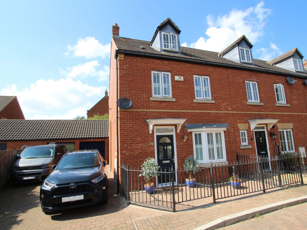 4 bed end terrace house for sale in Banks Drive, Sandy SG19, £399,950 ...