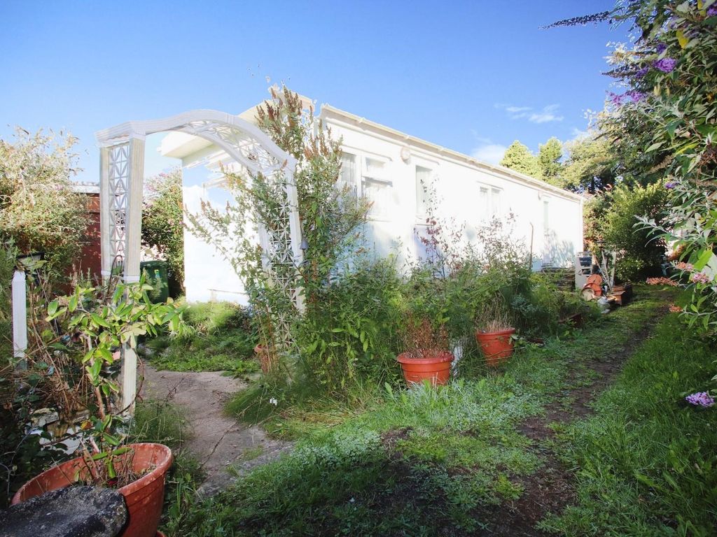 1 bed mobile/park home for sale in Avondale Park, Colden Common ...