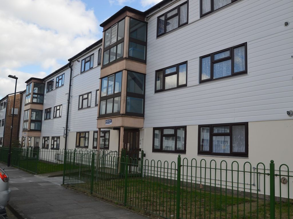 3 bed flat to rent in Hamilton Close, London N17, £1,350 pcm - Zoopla