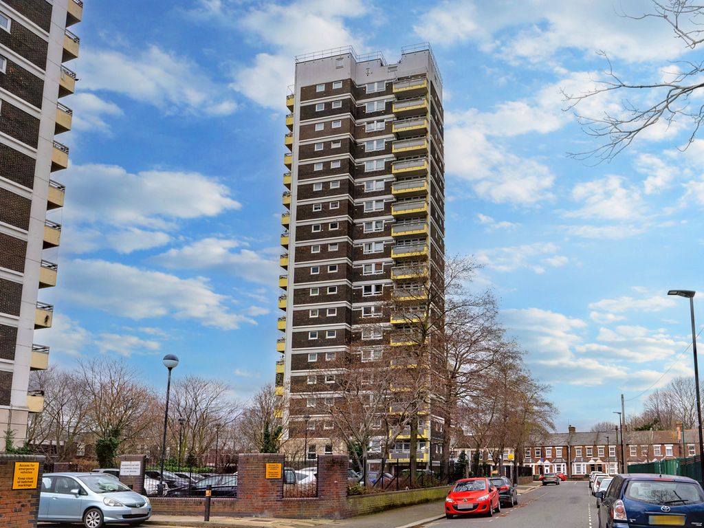 1 bed flat for sale in Rymill Street, London E16, £125,000 - Zoopla
