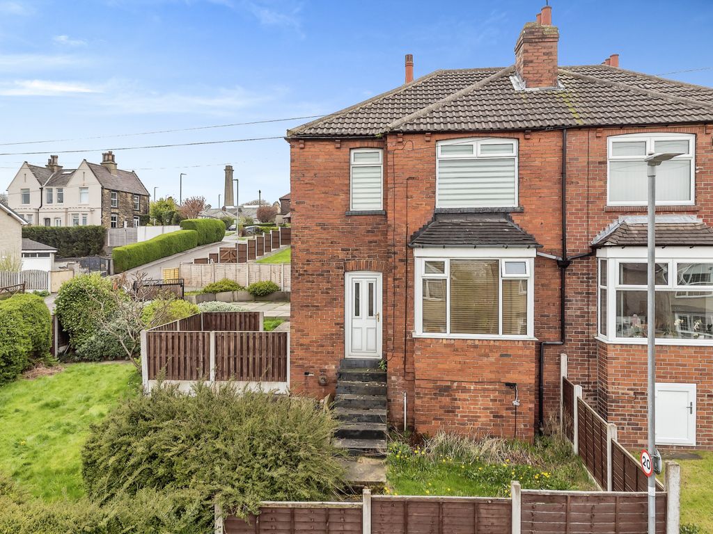 3 Bed Semi Detached House For Sale In Cambridge Gardens Leeds Ls13