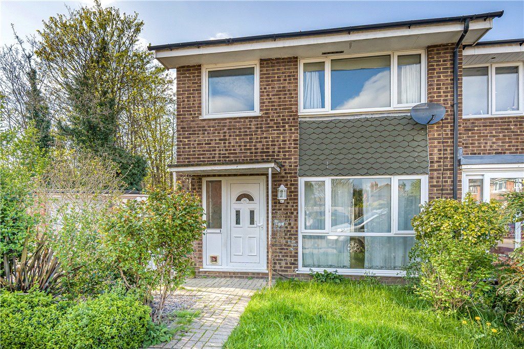 3 bed end terrace house for sale in Maple Close, Maidenhead, Berkshire ...