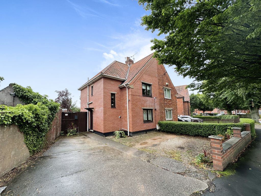 3 Bed Semi Detached House For Sale In Browning Drive Lincoln Ln2 £