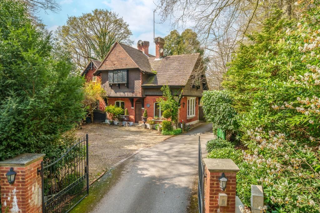 3 bed cottage for sale in Longcross, Surrey KT16 - Zoopla