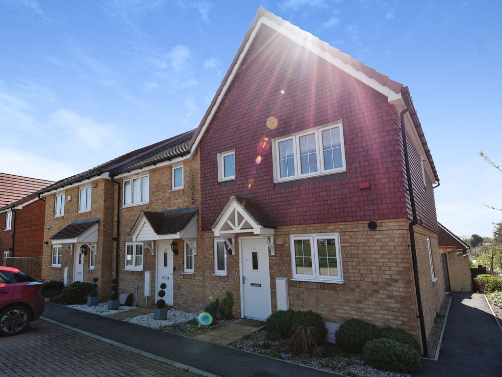 3 bed end terrace house for sale in Bucklebury Way, Basingstoke RG24 ...