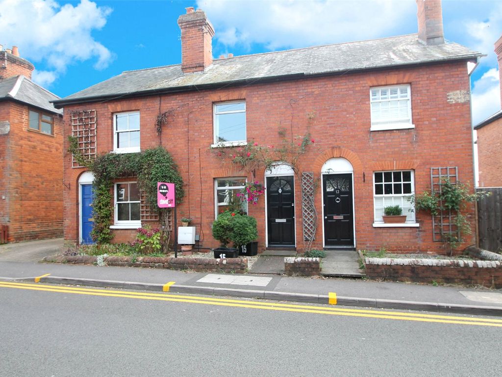 3 Bed Terraced House For Sale In Langborough Road Wokingham Berkshire