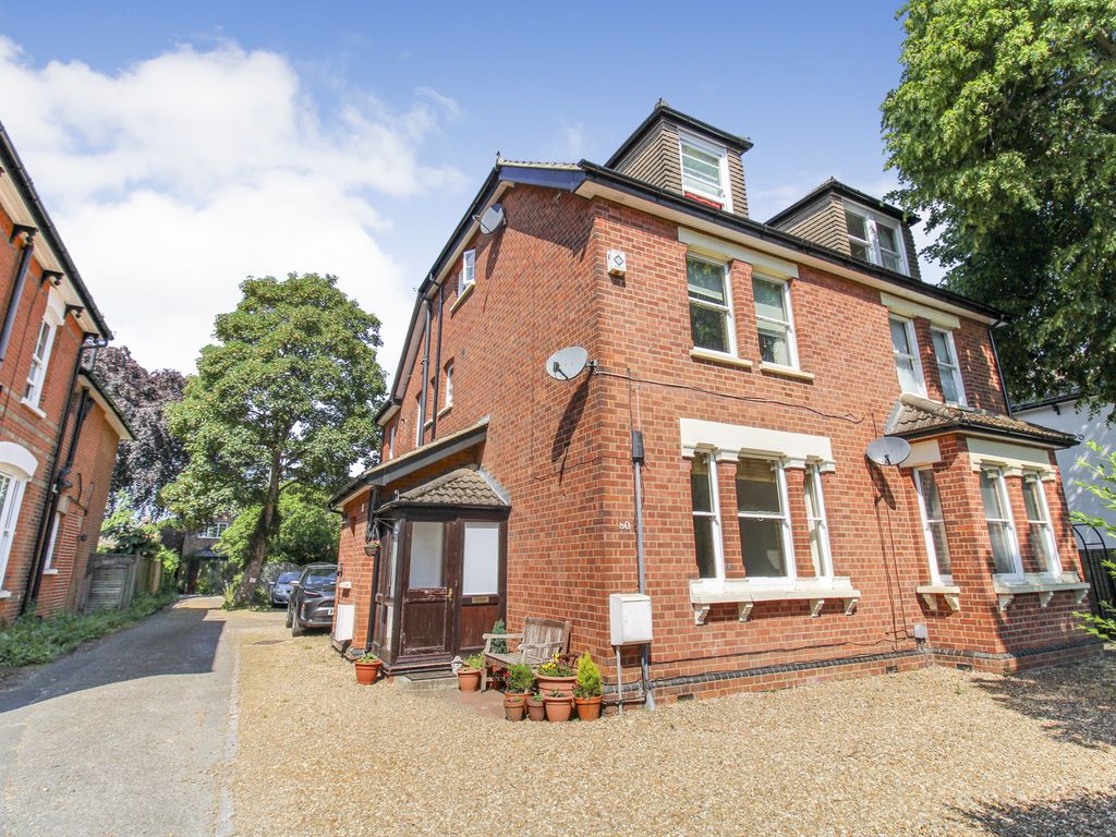 2 Bed Maisonette For Sale In 80 Alexandra Road Farnborough Hampshire