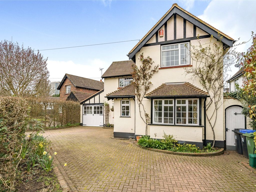 3 bed detached house for sale in Woking, Surrey GU22 - Zoopla